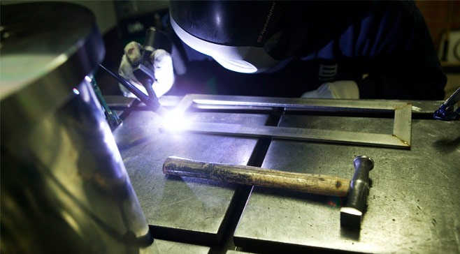 Mechanical testing of metals - Danish Technological Institute