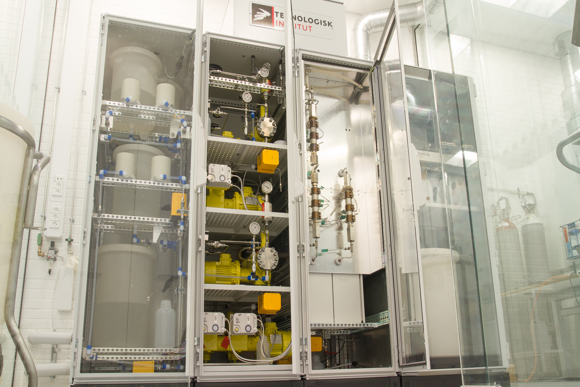 Flow reactor technology for upscaled production of nanomaterials ...