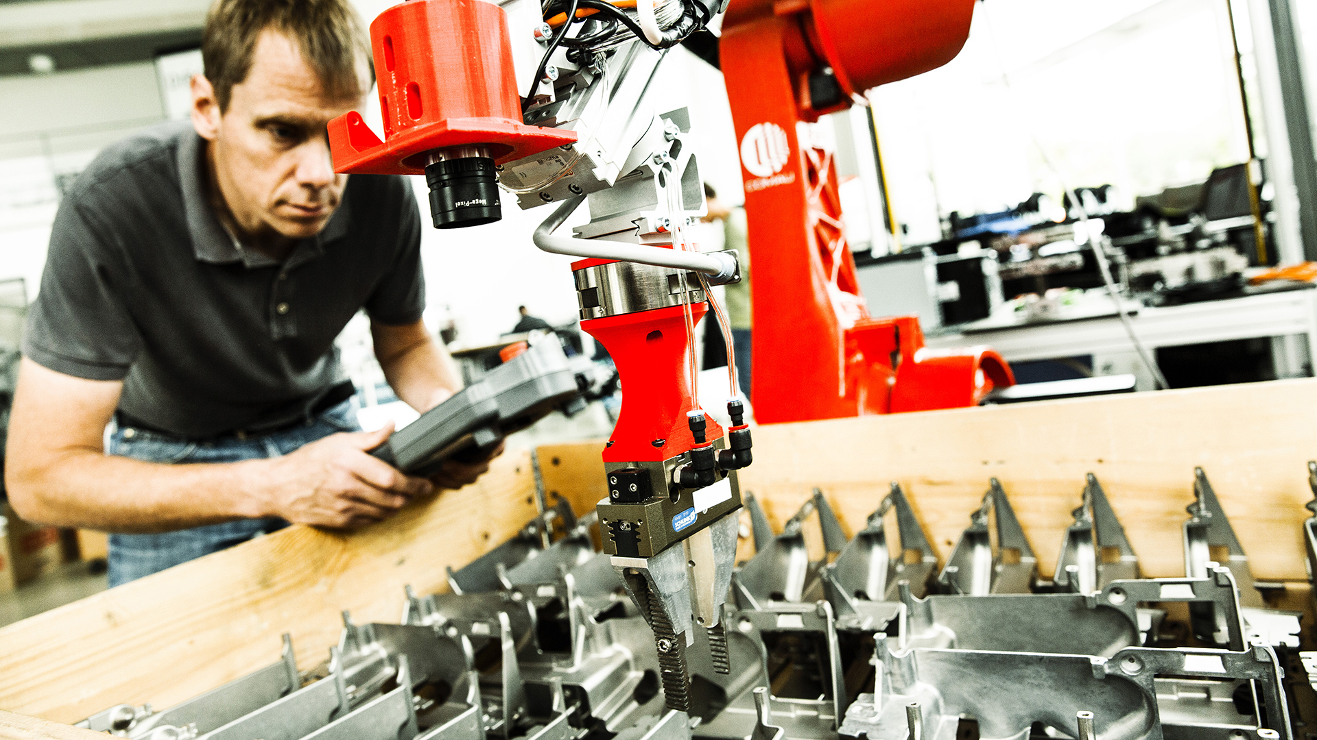 Robot Technologies with 3D CAD-based vision - Danish Technological ...