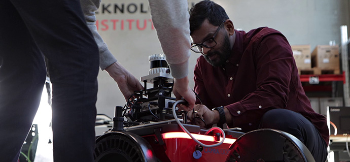 'Chewing gum robot' cleans up the pavement - Danish Technological Institute