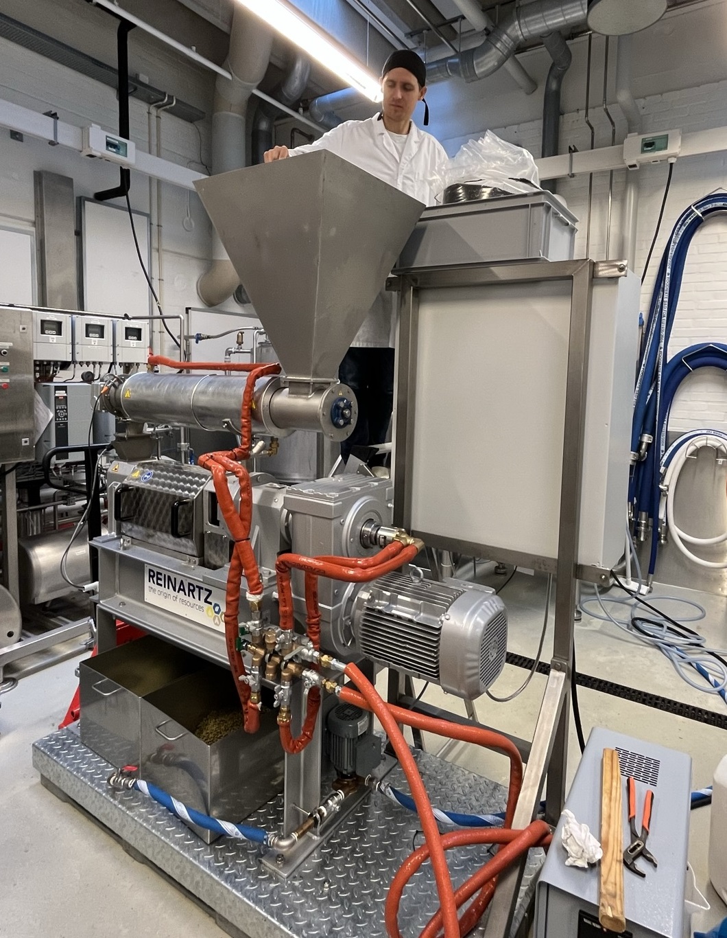 Pilot scale screw press - Danish Technological Institute